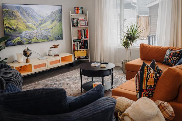 Peaceful Home+modern Office+king Bed, Near Ymca - Calgary