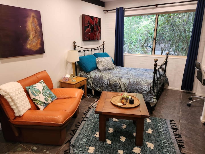 Artist’s Studio In Mountain Sculpture Garden - Moreton Island