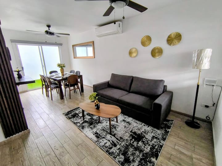 Casa Para 8 En Apodaca | Cerca Del Aeropuerto - Jalisco