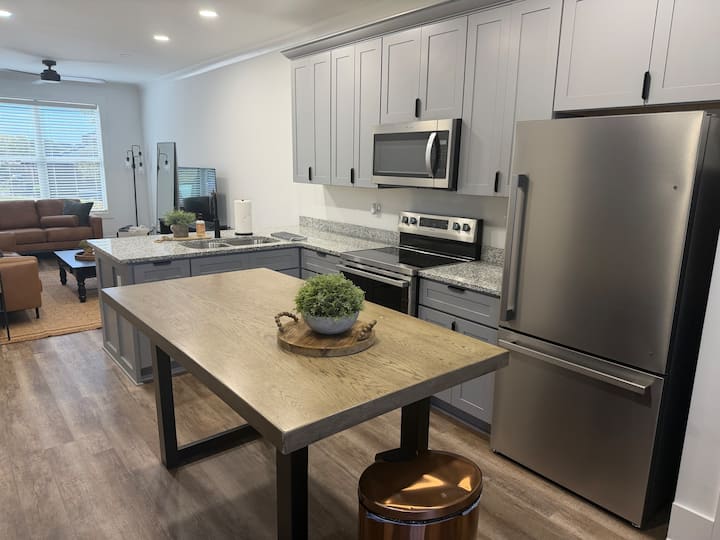 Corporate Condo| 2br | Fast Wifi | Week&month Stay - Dalton, GA