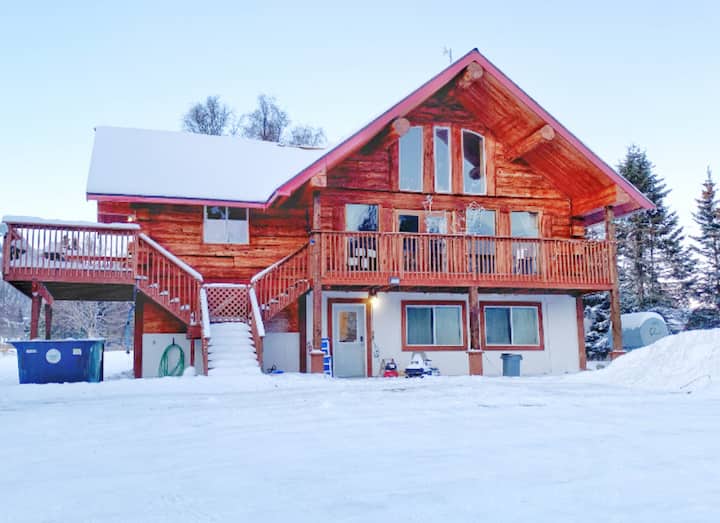 Wild Moose Lodge
*Boat & Trailer Parking! - Homer, AK