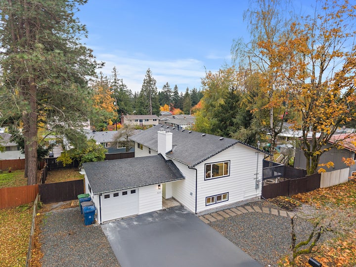 Lynnwood Luxury 6br Home | Modern & Spacious Stay - Lynnwood, WA