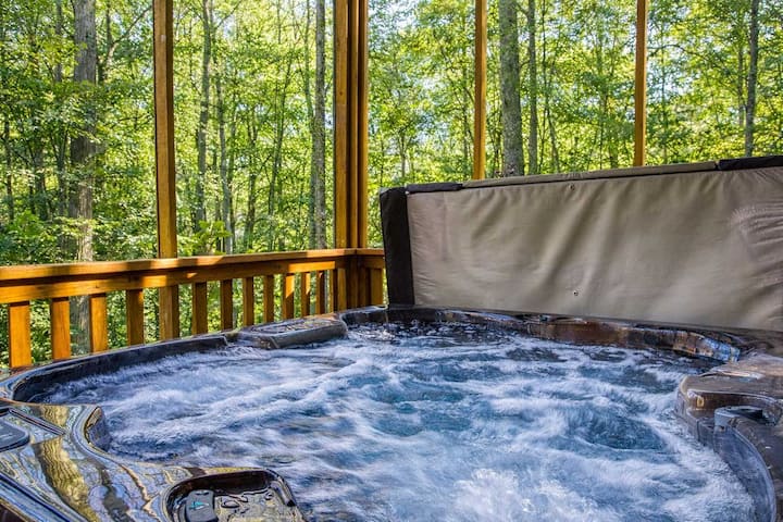 Quilted Pines Pool, Fire Pit & Dog Friendly! - Wears Valley, TN