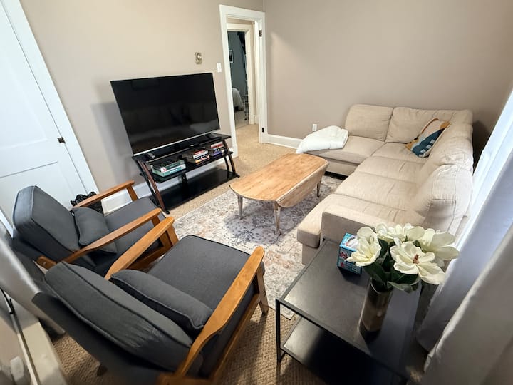 Spacious 2-bedroom Apartment Along The River. - Harris