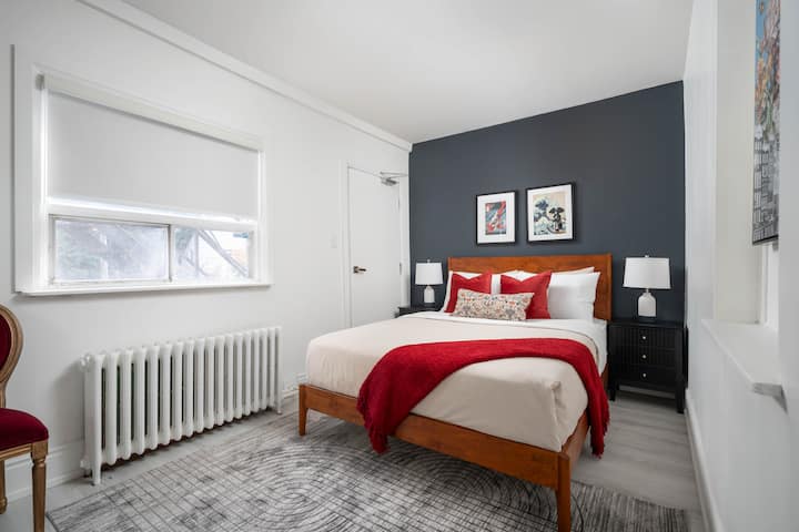 Stylish Roncesvalles Flat - Toronto