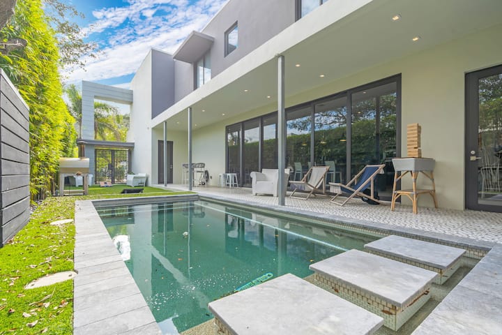Luxury Fort Lauderdale Oasis | Pool, Pizza Oven - Fort Lauderdale, FL