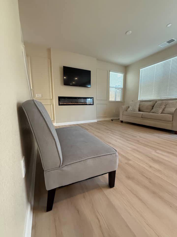 Cozy Comfortable New Build - Turlock, CA