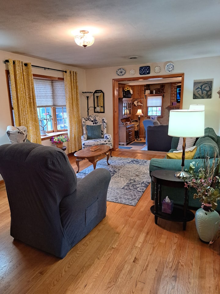 Comforts Of Home - Cozy 3br W/ Yard Near Lexington - 布尤納維斯塔