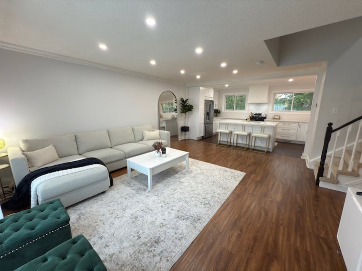 Modern 3br Detached Home| Near 401 | 2 Car Parking - Oshawa