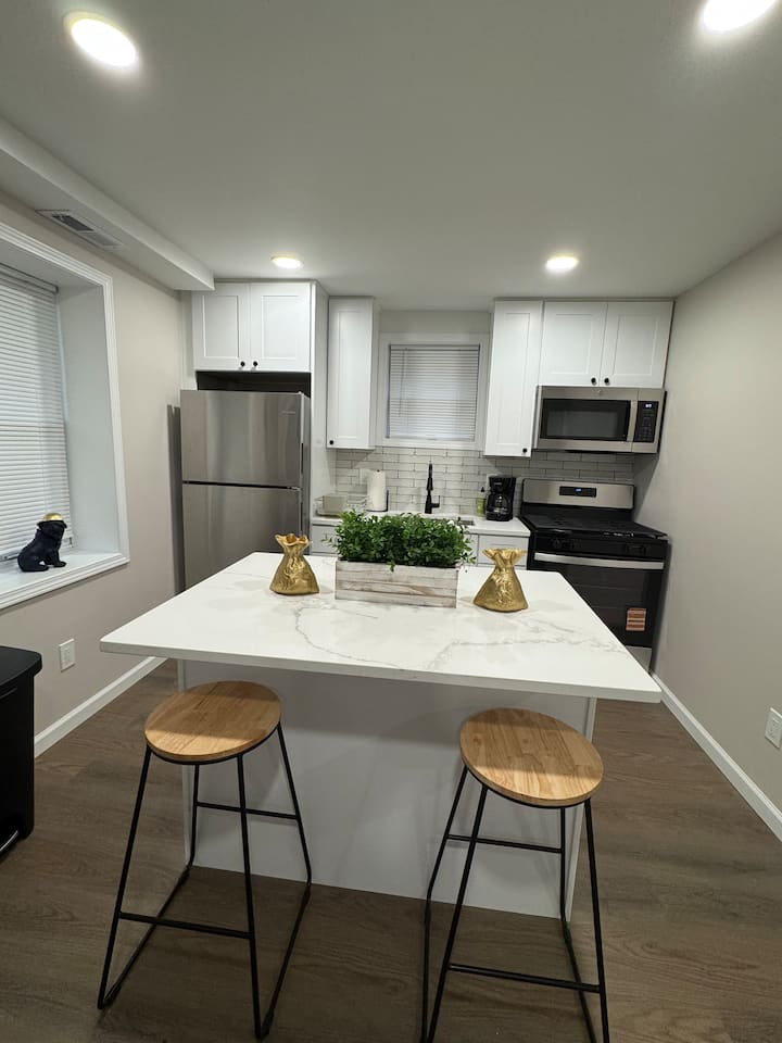 Brand New First Floor Studio In Quiet Neighborhood - Akron, OH