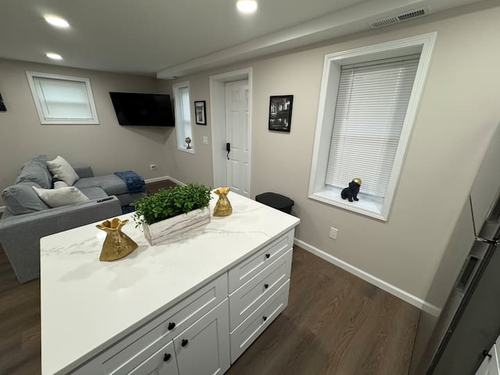 Brand New First Floor Studio In Quiet Neighborhood - Akron, OH