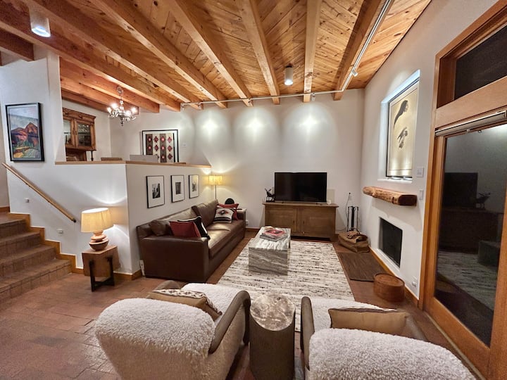 New! Casa Insólita - Unforgettable Santa Fe Escape - Cities of Gold Casino