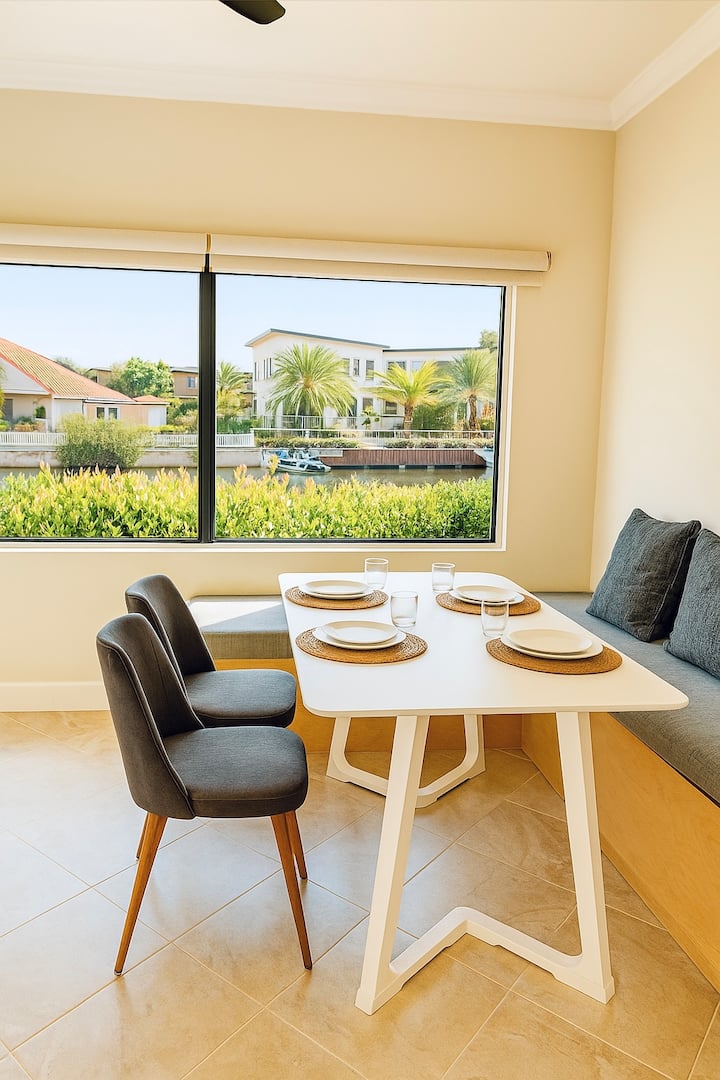 Canal-facing Sanctuary - Spacious & Peaceful - Cayman Islands