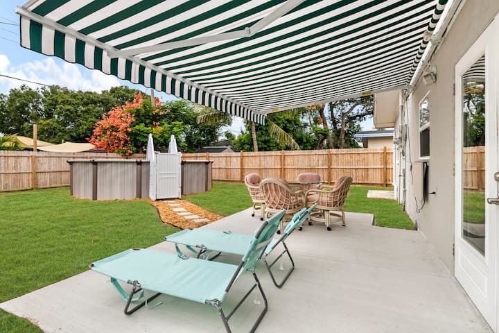 Pool & Grill | 8 Min To Beach | 3bd ~ Palm Breeze - Largo, FL