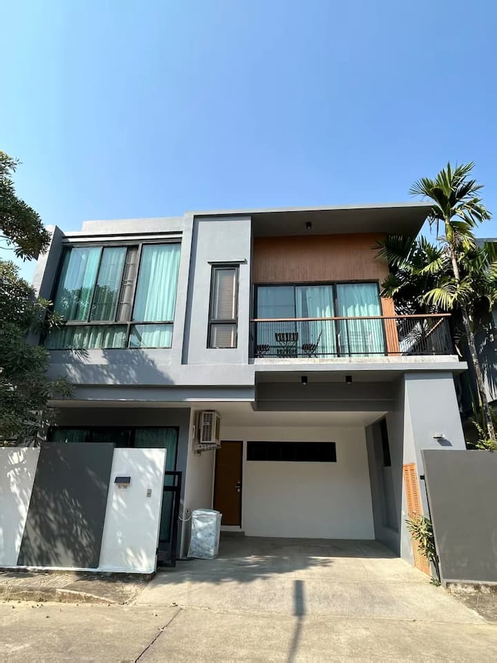 清迈兰纳高尔夫球场附近4卧泳池别墅  靠近兰纳射击场 高尔夫球场  尚泰商场  Maya商场 - Thailand