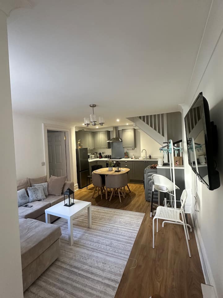 2br 2ba Flat | Central Southampton Dinner Included - Southampton