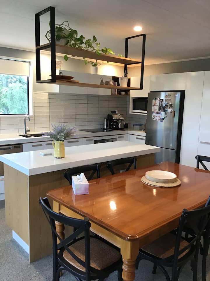 Sitting In The Park - Alexandra