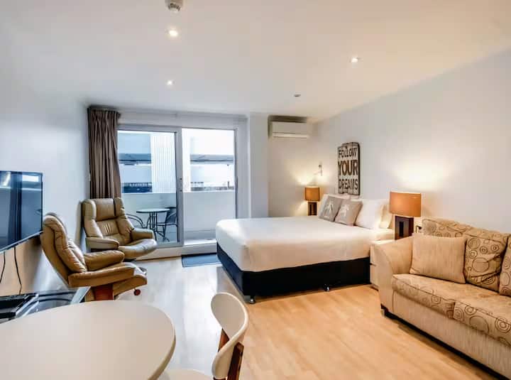 Bright Manly Studio – Pool, Gym & Parking - Manly