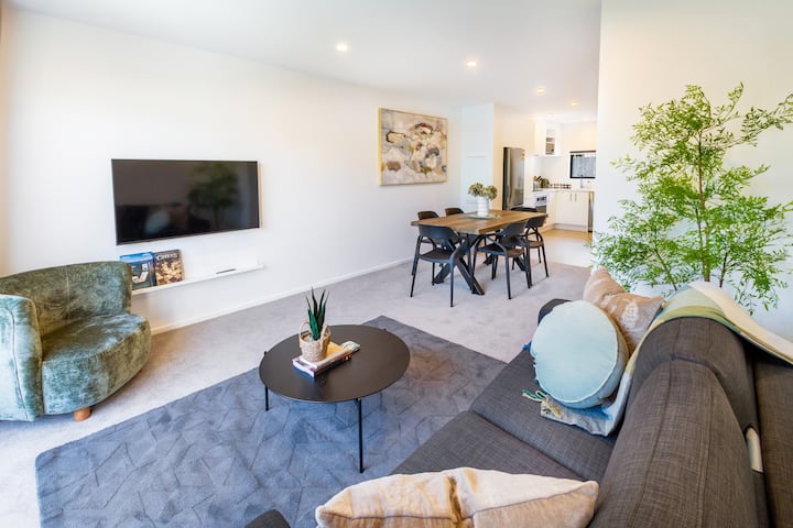 2 Br Home | Walk To City & Stadium - Lyttelton