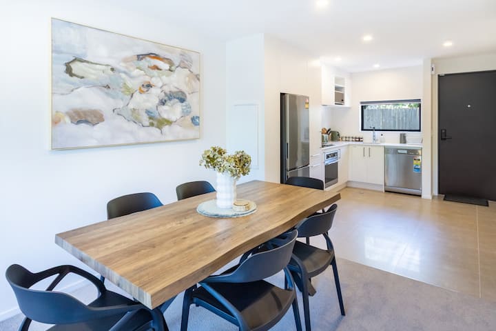 2 Br Home | Walk To City & Stadium - New Zealand