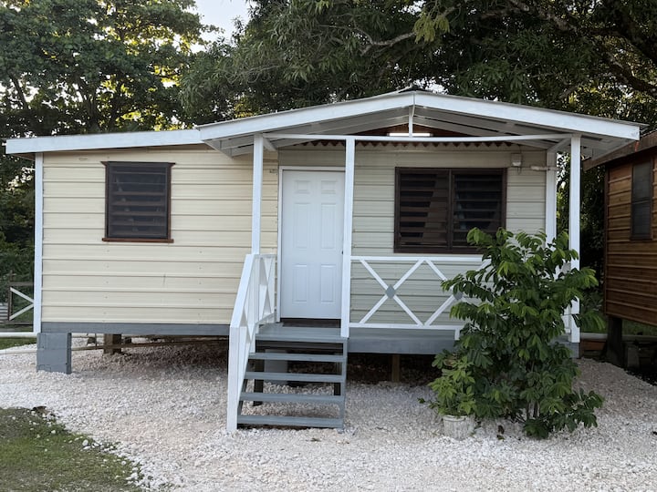 Delva’s Villa - Cozy Home Near Airport & City - Belize