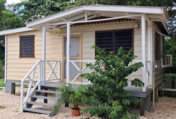 Delva’s Villa - Cozy Home Near Airport & City - Belize