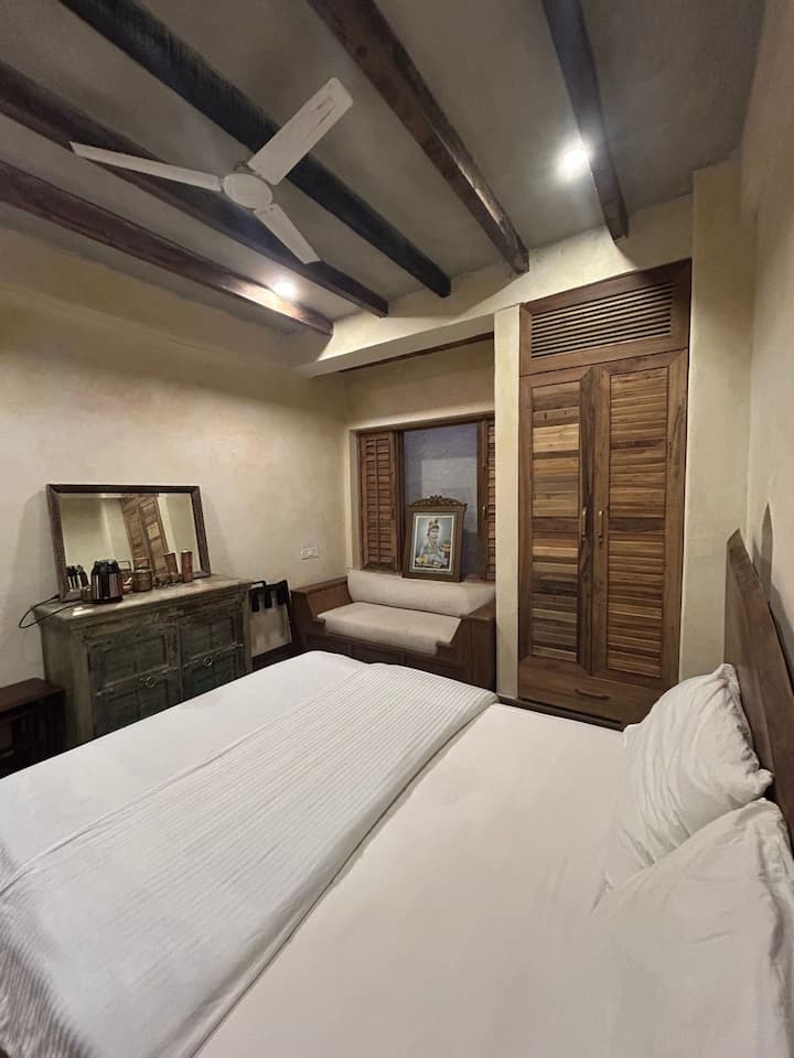 Shri Bhakti Kutir: ‘Rang Devi’ (Room 2) - Vrindavan