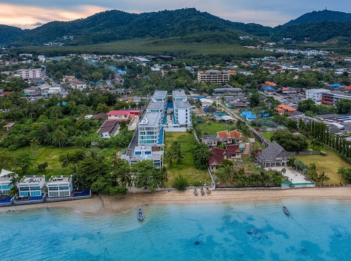 *Seaside Stay • Ocean Breeze Beachfront Suite C198 - Phuket district, Thailand