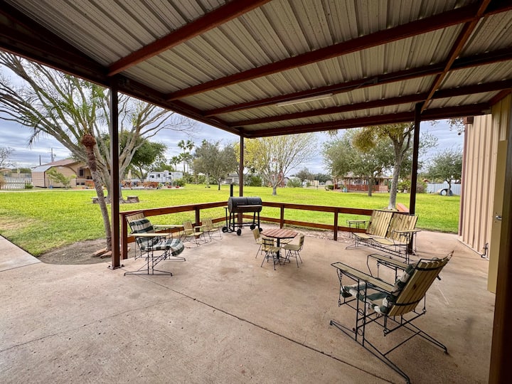 Mcallen 2br W/ Grills • Near Mall & Airport - McAllen, TX
