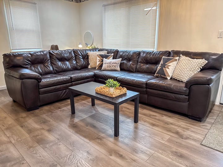 Spacious Home W/ 14 Beds, Sleeps 16 - Parma, OH