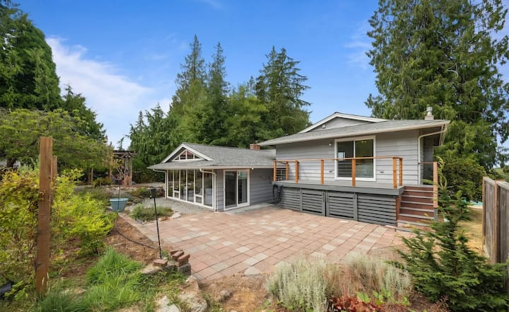 Little Mountain Escape - Mount Vernon, WA