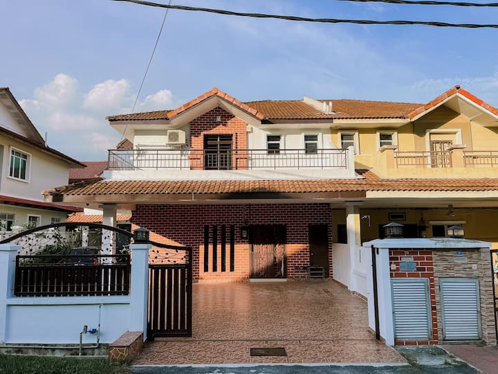 Rumah Tamu Anggerik | Spacious Semi-d Muslim Stay - Semenyih