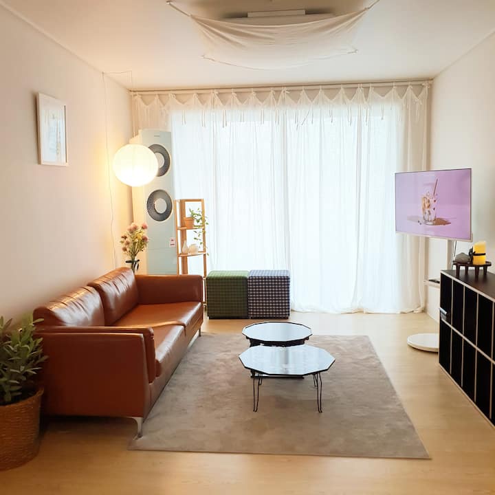 경주단독층)황리단길/동궁과월지 3분/국립경주박물관/가성비깨끗한숙소/실물맛집/셀프체크인/8인 - 황성동