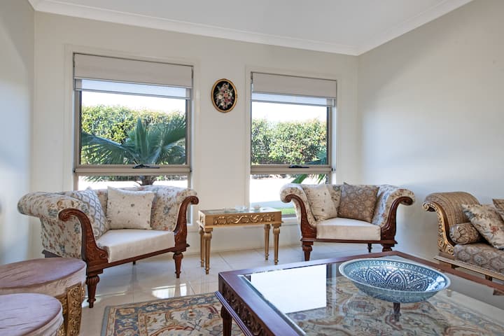 Luxe 4br Family Haven • Near Metro, Shops & Parks. - Blacktown