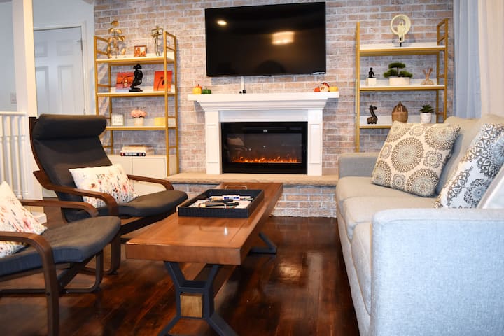 Modern & Cozy Poconos Retreat With Game Room - Mount Pocono, PA