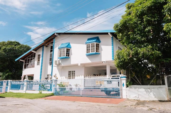The Trinidad Villa - 7 Rooms/16 Beds - Trinidad and Tobago