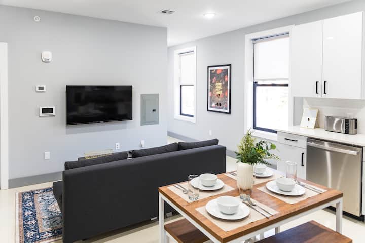 Stylish 2 Br W/ Free Indoor Parking-20 Min To Nyc - West New York, NJ