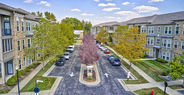 Home Away From Home In Carmel- 2 Bedroom Luxury - Carmel, IN