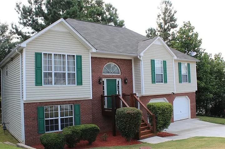 Cozy And Peaceful Home Away From Home! - Hurricane Harbor, Austell