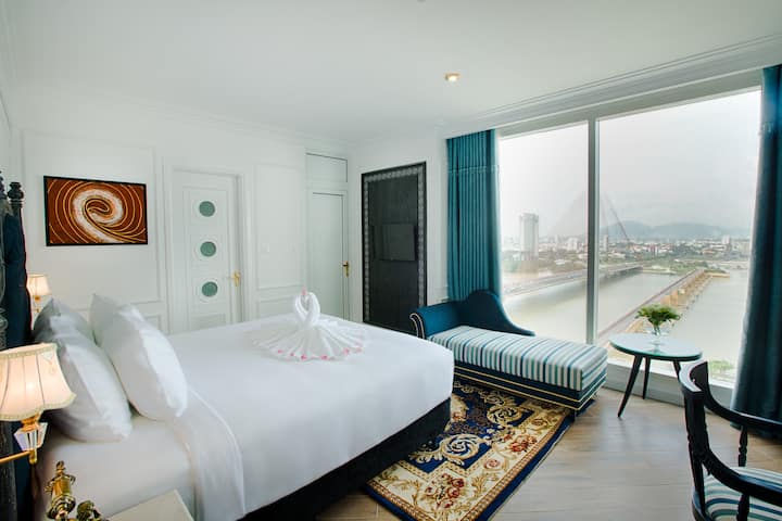 Phòng Sang Trọng, Tiện Nghi Trong Khách Sạn 4 Sao - Đà Nẵng