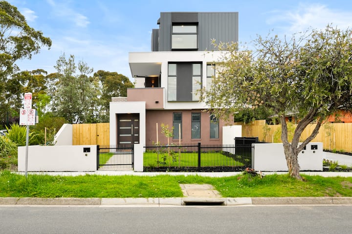 Amazing Modern Townhouse @ Heart Of Mount Waverley - Forest Hill