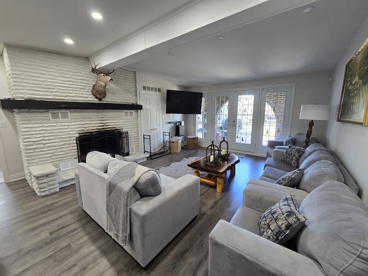 Beautiful Riverside Cottage With A Stunning Patio! - Wasaga Beach