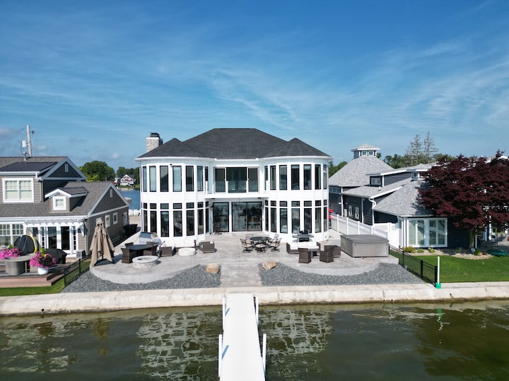 Lake Wawasee Luxury | Grill + Hot Tub + 360 View - Ligonier, IN