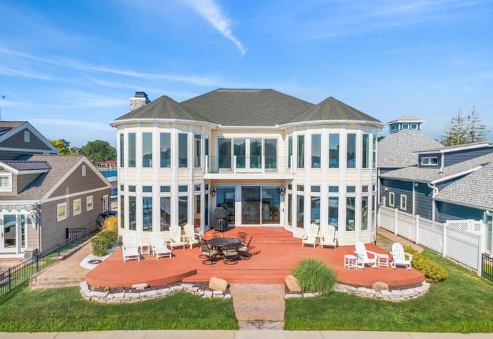 Lake Wawasee Luxury | Sauna + Hot Tub + Swim + 360 - Ligonier, IN