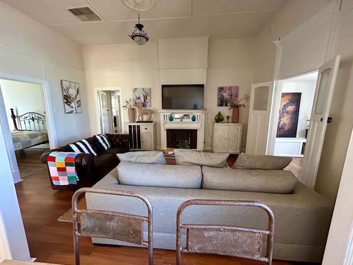 Homely Home In The Hill - Broken Hill