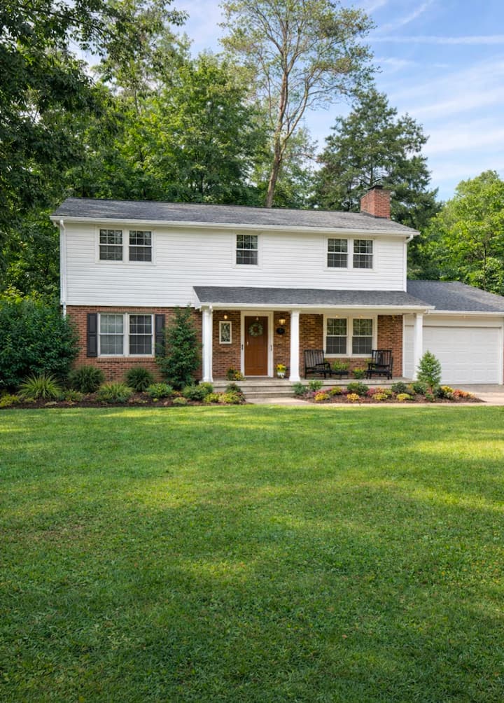 Hot Tub Spacious Home - Knoxville, TN