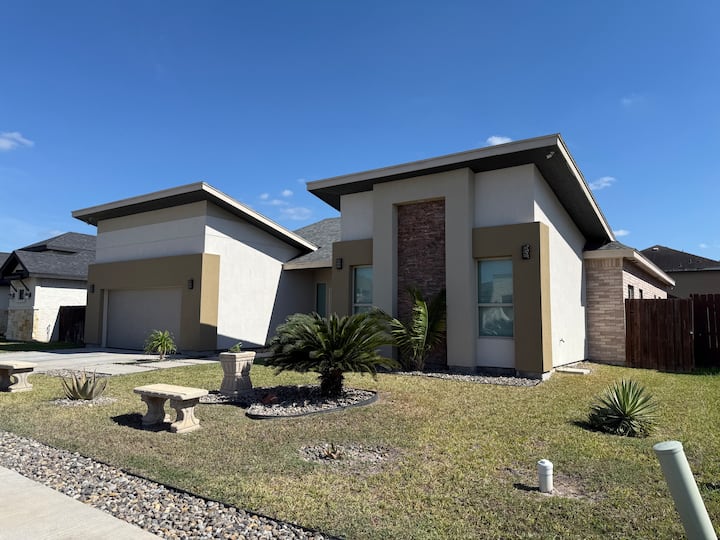Modern Brownsville Getaway: Spacex, Mexico & Beach - La Paloma, TX