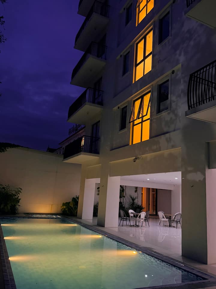 Modern Studio W/ Pool & Balcony | Walk To Sm Bats - Batangas