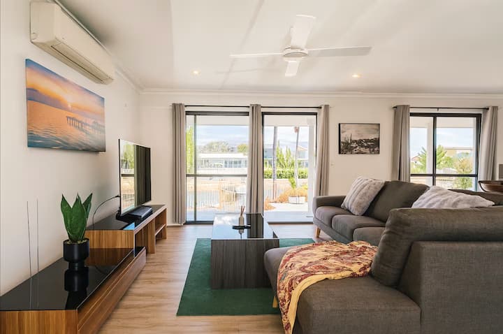 Palmwater Getaway – Broadbeach Home With Pool - Gold Coast