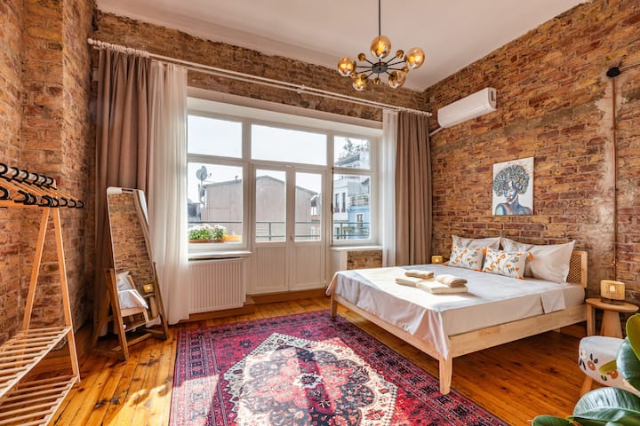 Sunlit 3br In Galata | Stunning Tower & City Views - Beykoz